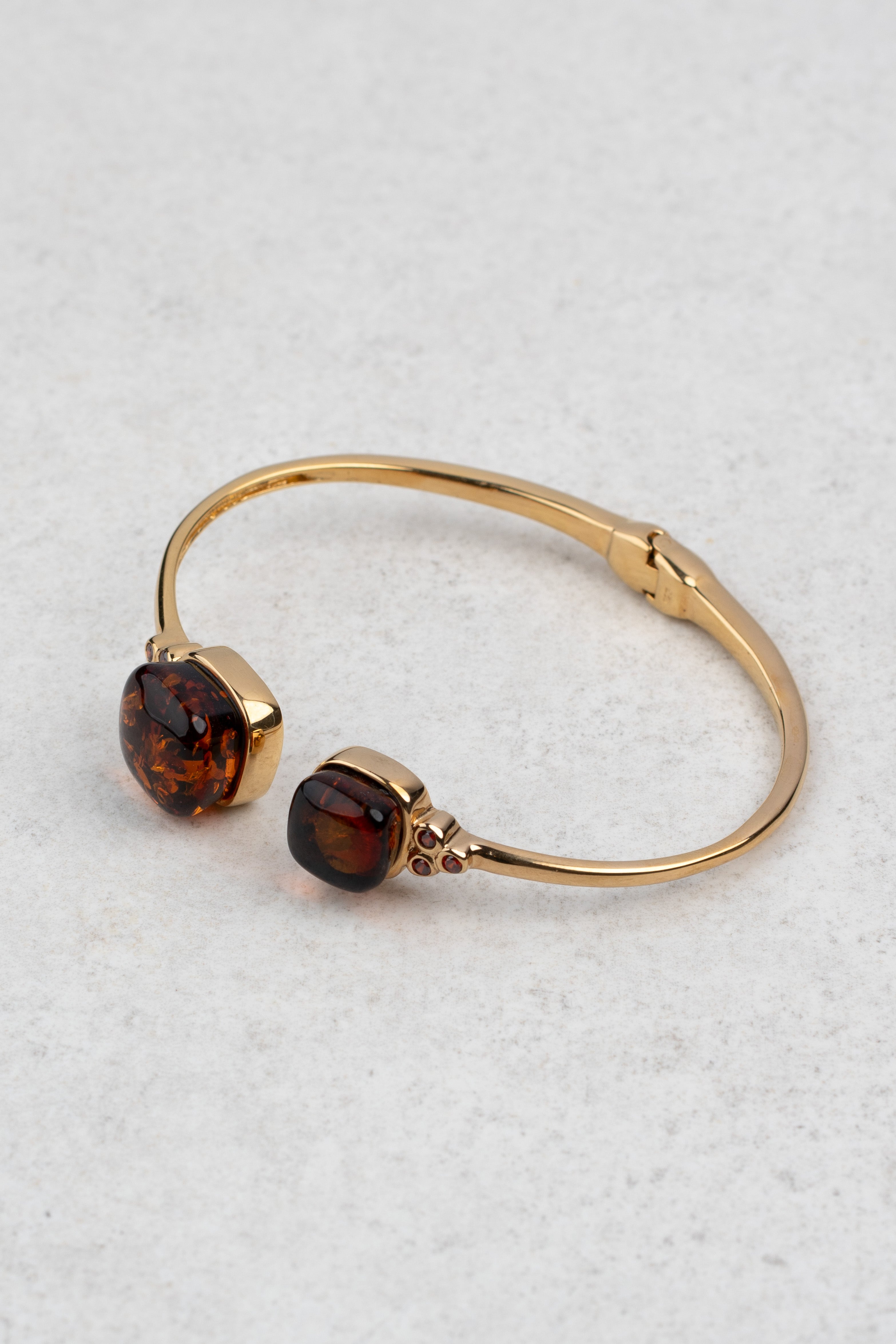 Luxury Gold-Plated Bracelet with Cherry-Colored Amber "Aurum Umbrae" – BANGUOJA
